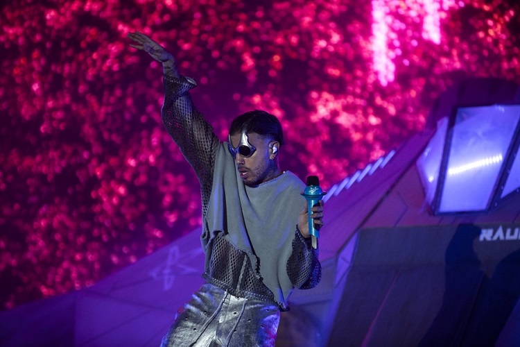 Rauw Alejandro llevó el Estadio Quisqueya a un recorrido por “Saturno ...