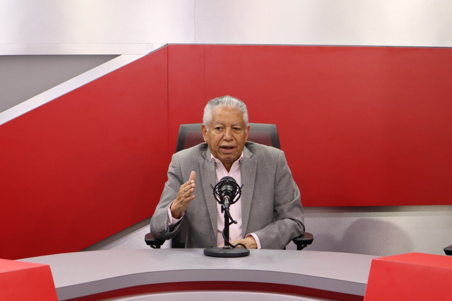 Héctor Guzmán pide a Abinader informar al país qué habló con la ...