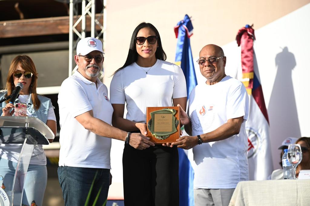 TC dedica «Juegos Deportivos Constitucionales» a la voleibolista Gina ...