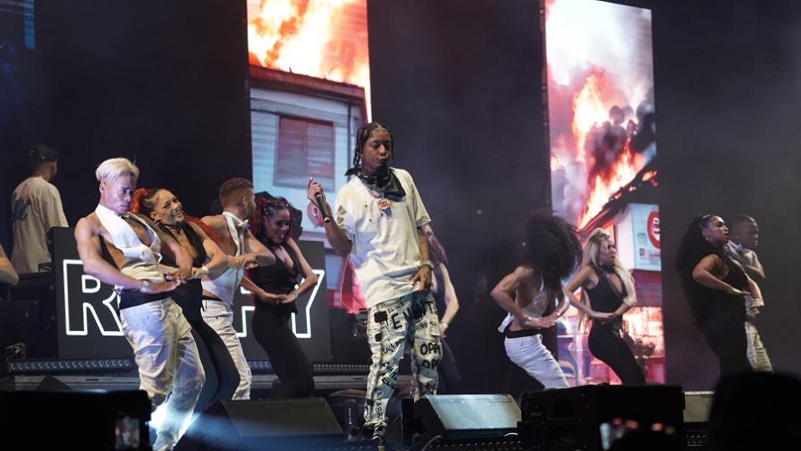 La música urbana se apodera del Palacio de los Deportes con Rochy RD ...