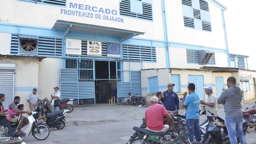 Un deslucido mercado binacional al no abrir Haití su frontera con ...
