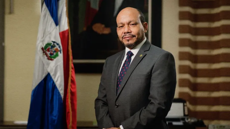 Director de la DGII celebra la obtención de certificaciones ISO - Las ...