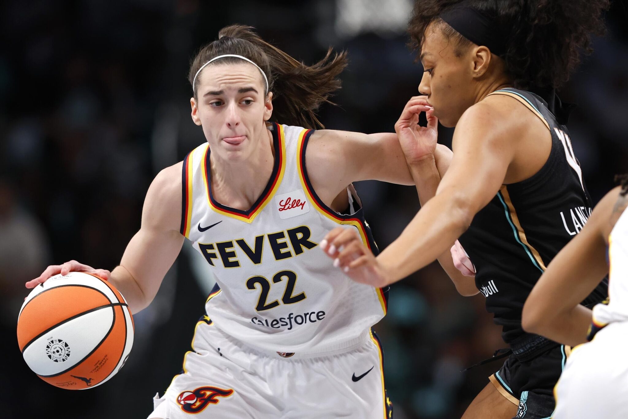 Caitlin Clark firma el primer triple-doble de una novata en la historia de la WNBA - Las ...