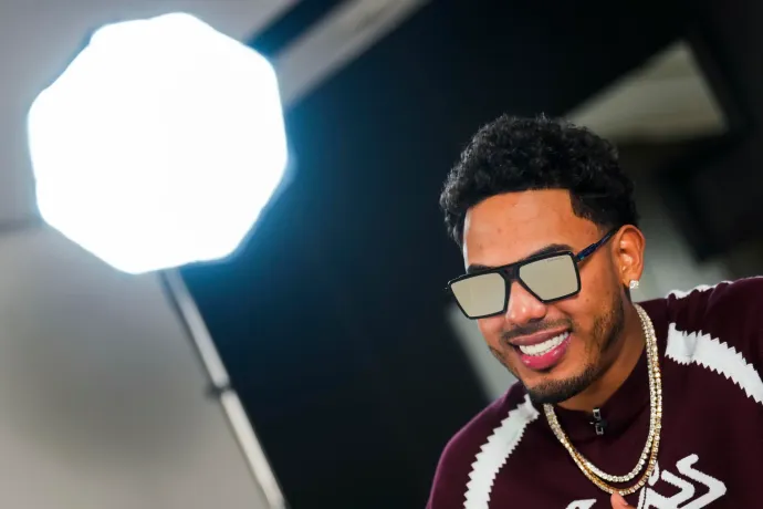 Myke Towers regresa «a su esencia» musical en su nuevo disco: ‘La ...