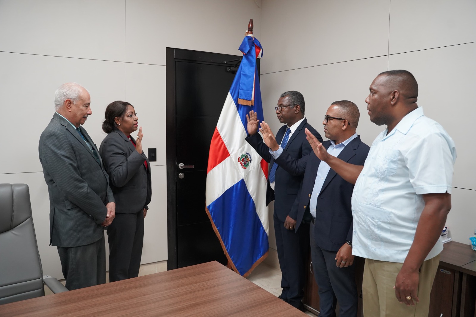 Juramentan nuevas autoridades de Educación en San Juan - Las Calientes ...