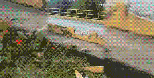 Conductor de yipeta pierde el control y termina debajo de puente en ...