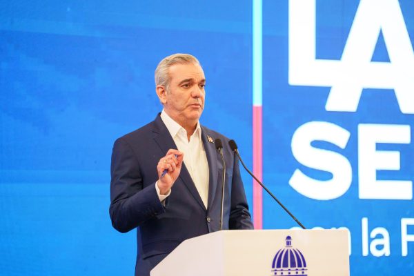 Abinader a familias de víctimas en Jet Set: No están solas, «el Estado ...