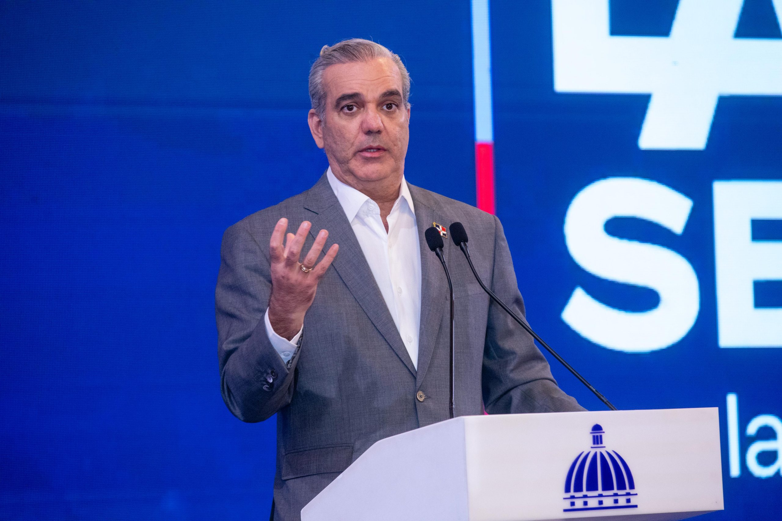 Abinader: «En cinco meses agregaremos 600 megavatios al sistema ...