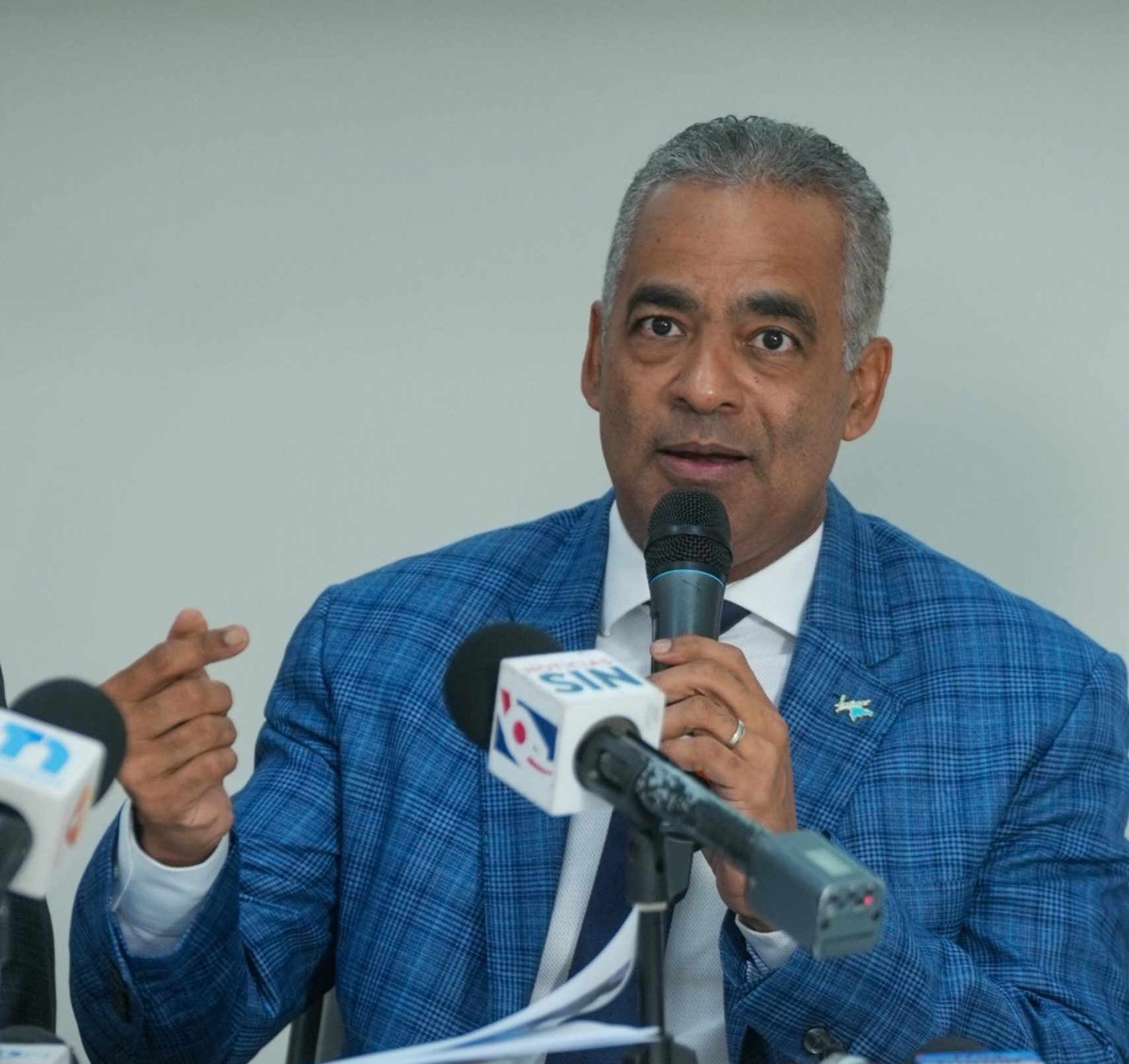 Ministro Joel Santos detalla proyectos que aportarán 600 MW al SENI en ...