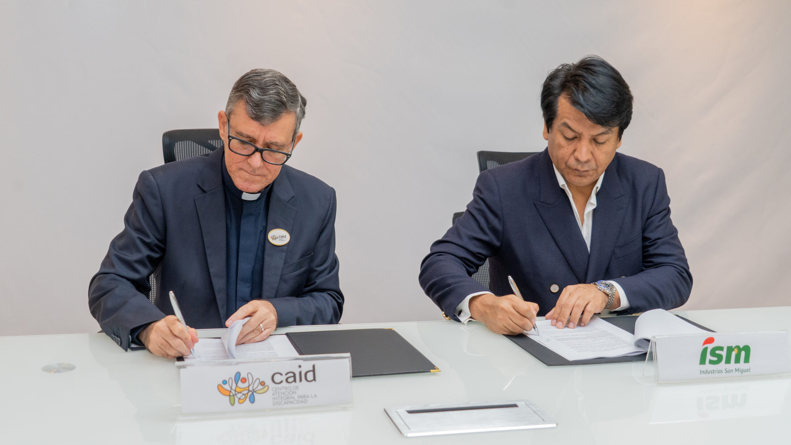 ISM y CAID firman acuerdo para fortalecer la atención terapéutica ...