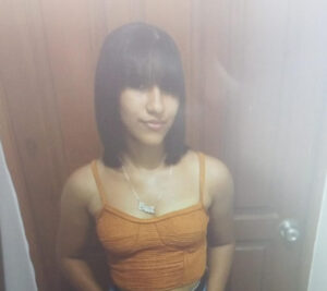 Joven muer3 apl4stada por camión cargado de postes del tendido ...